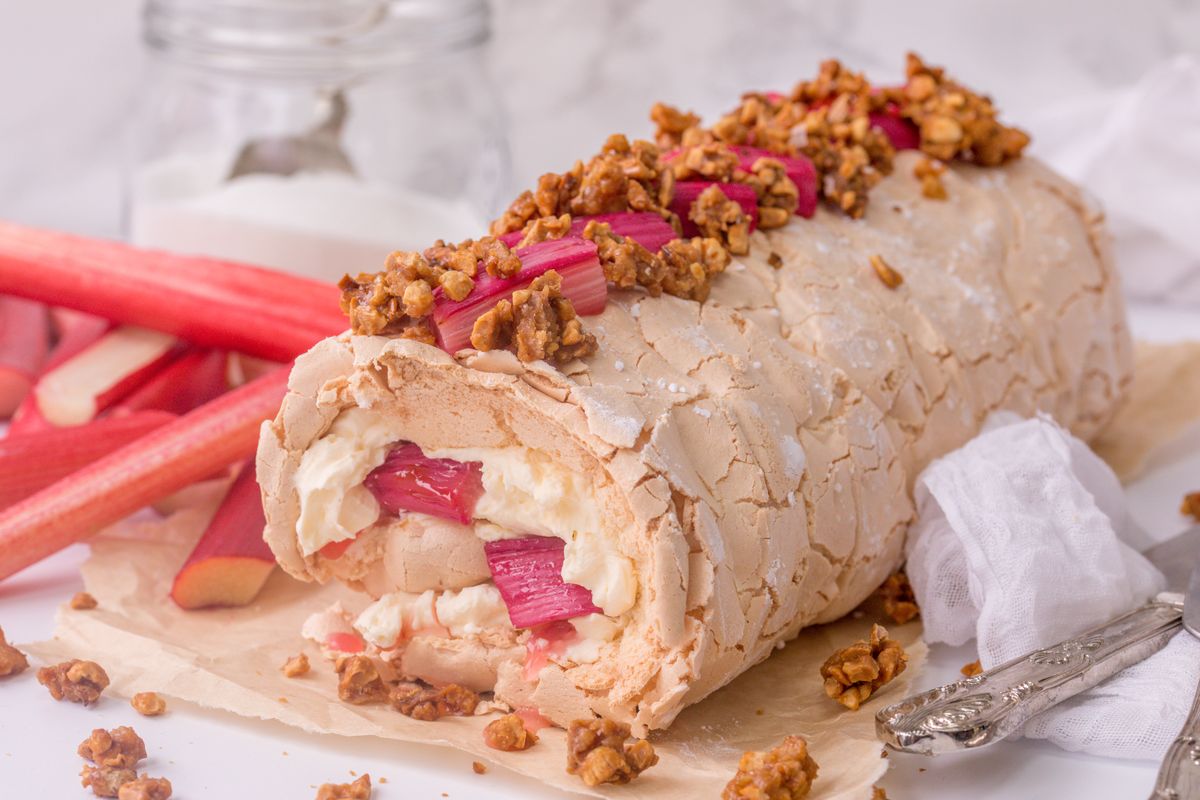 NEFF UK | Rhubarb Roulade Recipe