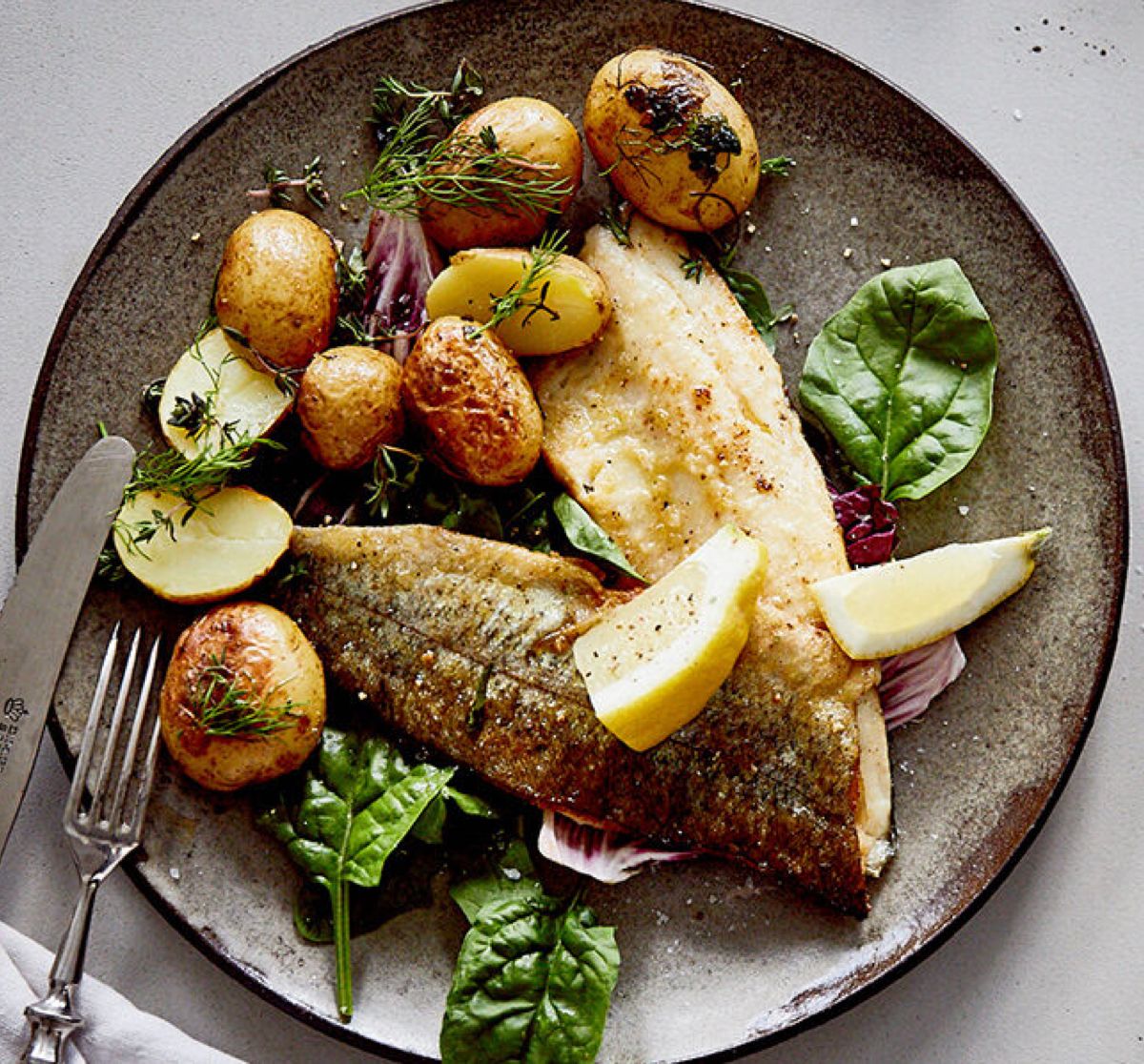 Recipe: Trout with young potatoes and spring salad | NEFF
