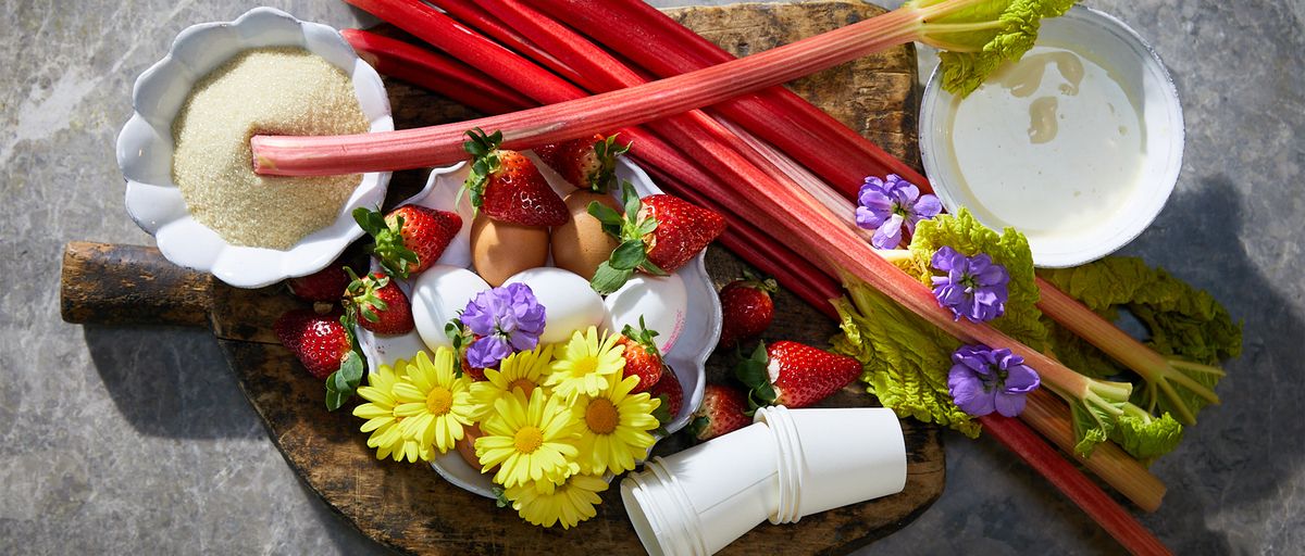 Strawberry Parfaits with Rhubarb Compote | Recipes | NEFF UK