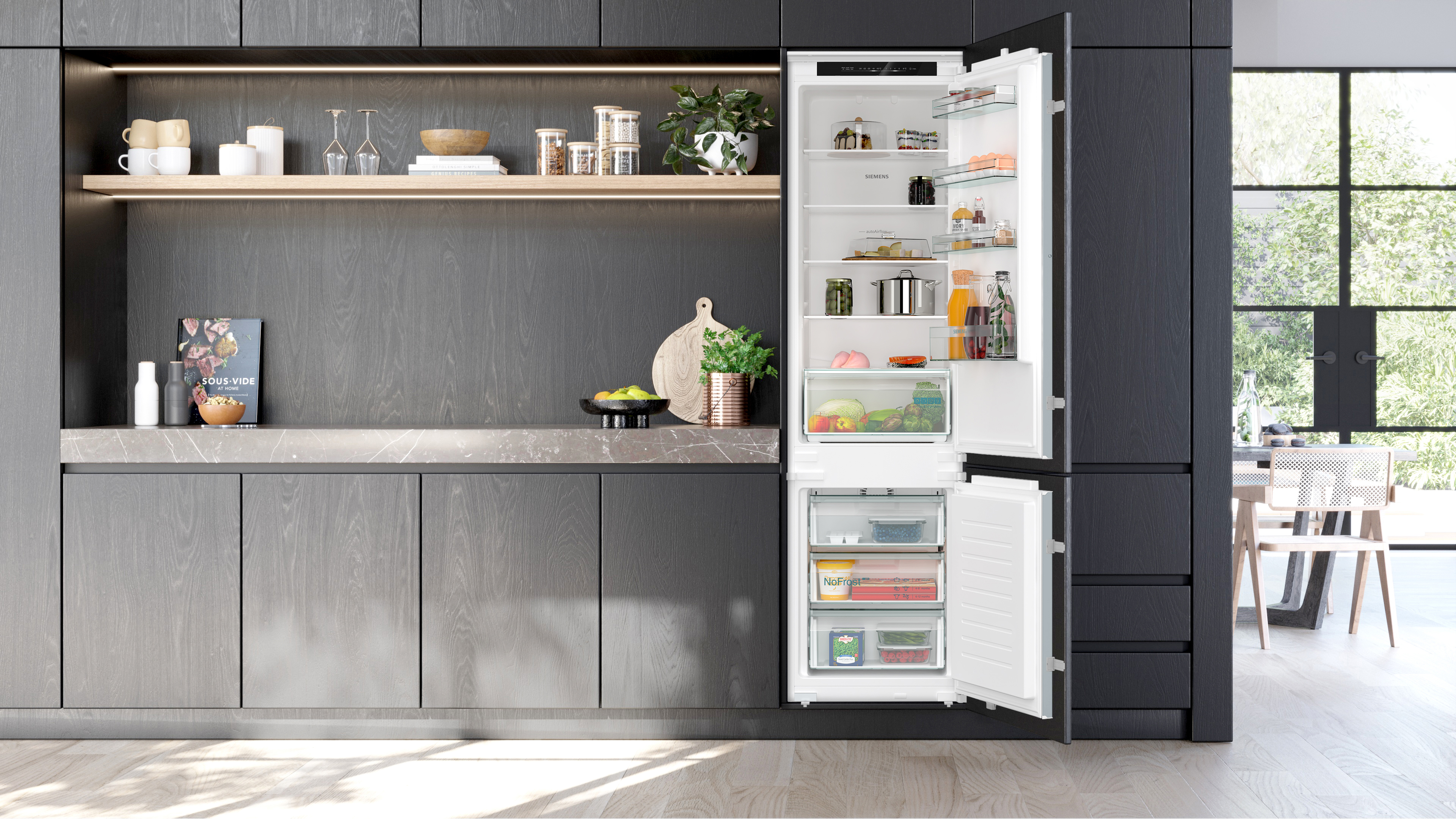KI96NNSE0 Built-in fridge-freezer with freezer at bottom | SIEMENS GB